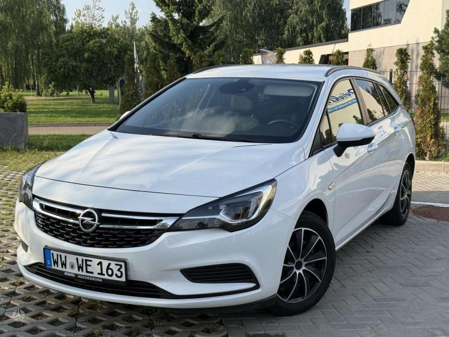White Opel Astra 2018 in Kaunas, with an engine capacity of 1.60 L and mileage of 120 thousand km for 6200 €, photo 1 on AUTOMOTO.COM.LV