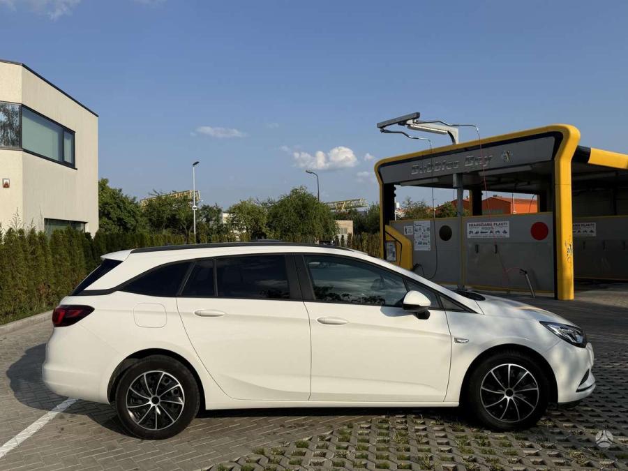 White Opel Astra 2018 in Kaunas, with an engine capacity of 1.60 L and mileage of 120 thousand km for 6200 €, photo 13 on AUTOMOTO.COM.LV