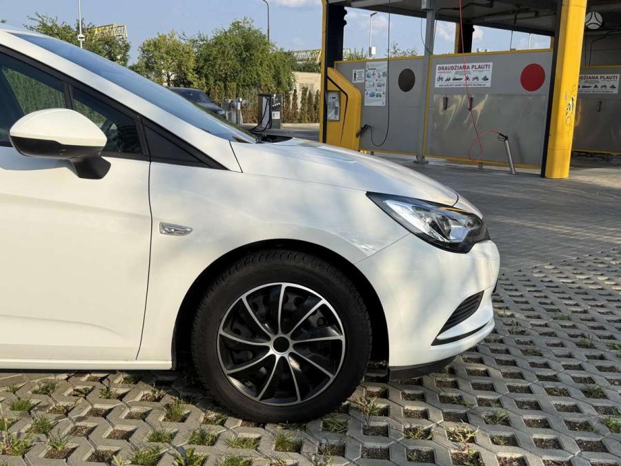 White Opel Astra 2018 in Kaunas, with an engine capacity of 1.60 L and mileage of 120 thousand km for 6200 €, photo 15 on AUTOMOTO.COM.LV