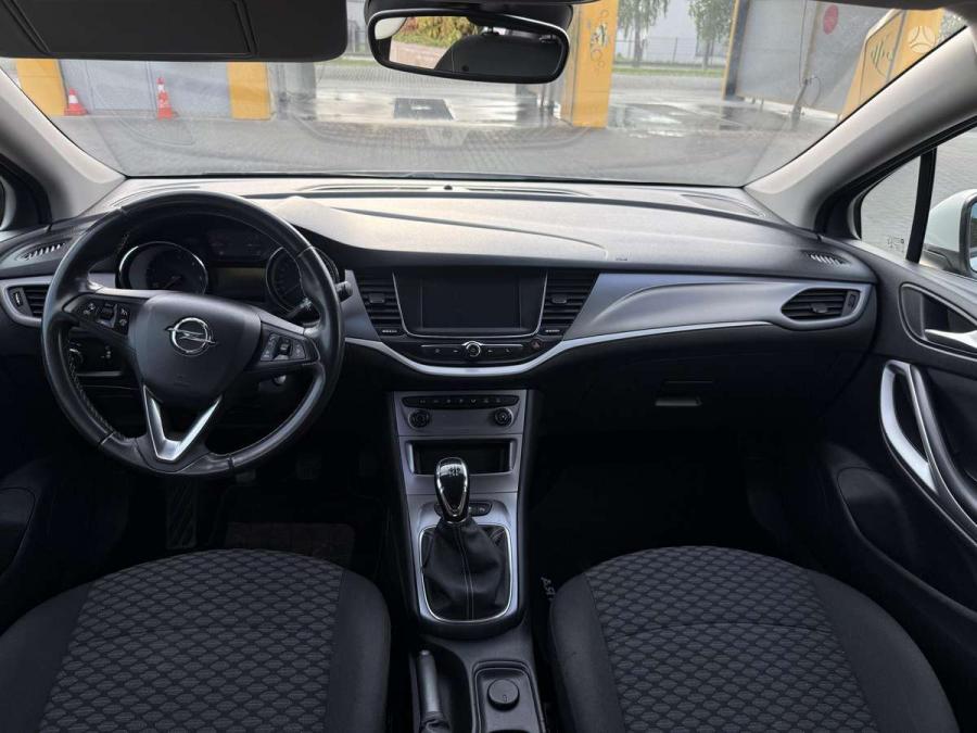 White Opel Astra 2018 in Kaunas, with an engine capacity of 1.60 L and mileage of 120 thousand km for 6200 €, photo 16 on AUTOMOTO.COM.LV