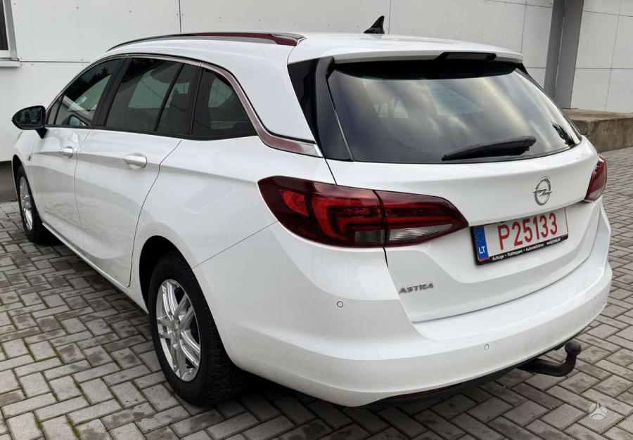 White Opel Astra 2019 in Kedainiai, with an engine capacity of 1.60 L and mileage of 167 thousand km for 6655 €, photo 9 on AUTOMOTO.COM.LV