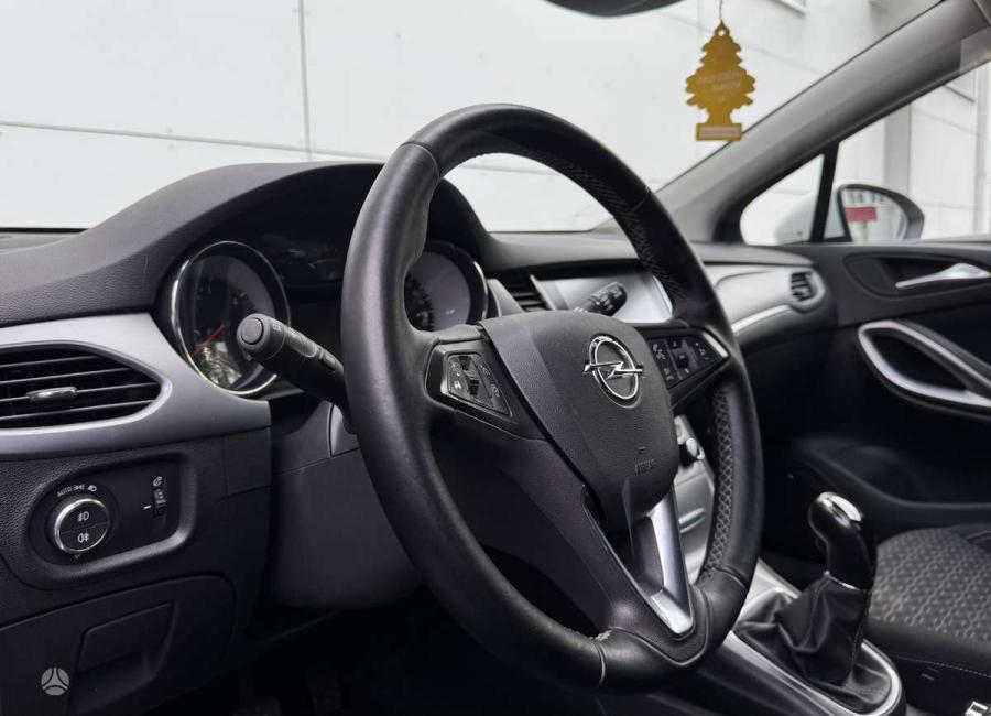 White Opel Astra 2019 in Kedainiai, with an engine capacity of 1.60 L and mileage of 167 thousand km for 6655 €, photo 10 on AUTOMOTO.COM.LV