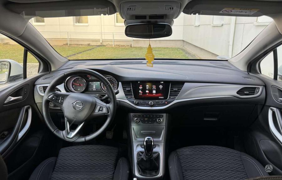White Opel Astra 2019 in Kedainiai, with an engine capacity of 1.60 L and mileage of 167 thousand km for 6655 €, photo 11 on AUTOMOTO.COM.LV