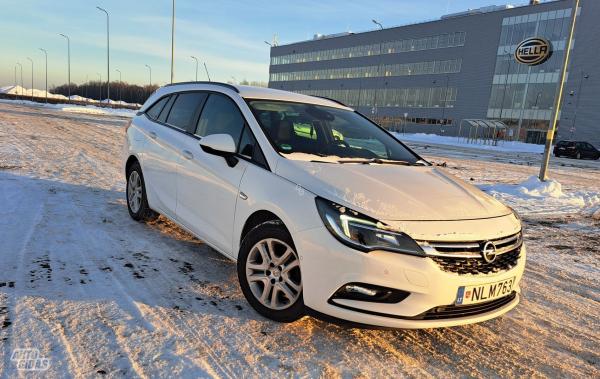 White Opel Astra 2019 in Kaunas, with an engine capacity of 1.60 L and mileage of 227 thousand km for 7500 €, photo 1 on AUTOMOTO.COM.LV