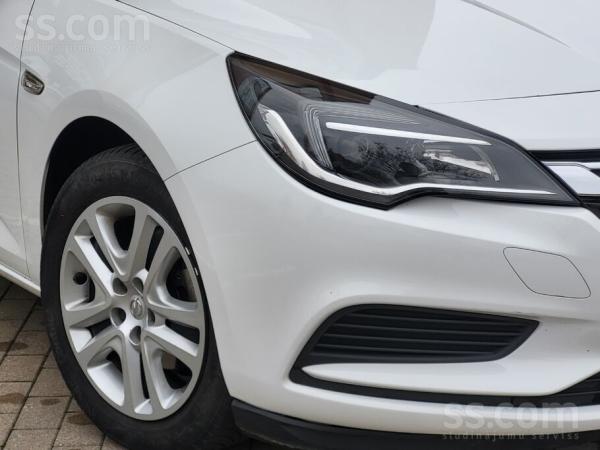 White Opel Astra 2019 in Jelgava, with an engine capacity of 1.60 L and mileage of 186 thousand km for 6790 €, photo 5 on AUTOMOTO.COM.LV