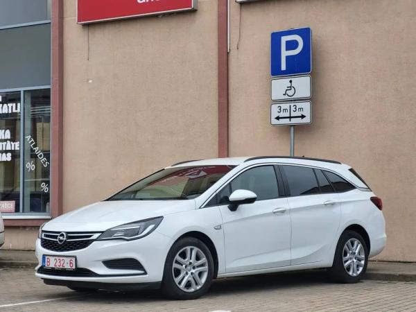 White Opel Astra 2019 in Jelgava, with an engine capacity of 1.60 L and mileage of 186 thousand km for 6790 €, photo 2 on AUTOMOTO.COM.LV