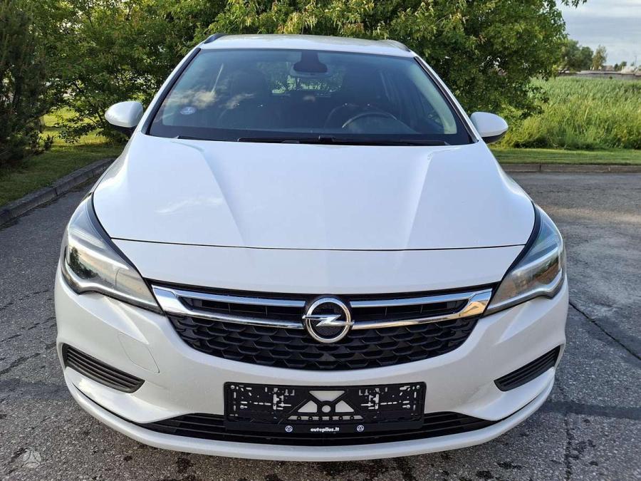 White Opel Astra 2019 in Ukmerge, with an engine capacity of 1.00 L and mileage of 154 thousand km for 5950 €, photo 4 on AUTOMOTO.COM.LV