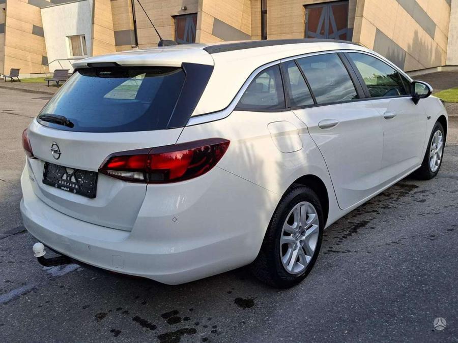 White Opel Astra 2019 in Ukmerge, with an engine capacity of 1.00 L and mileage of 154 thousand km for 5950 €, photo 5 on AUTOMOTO.COM.LV