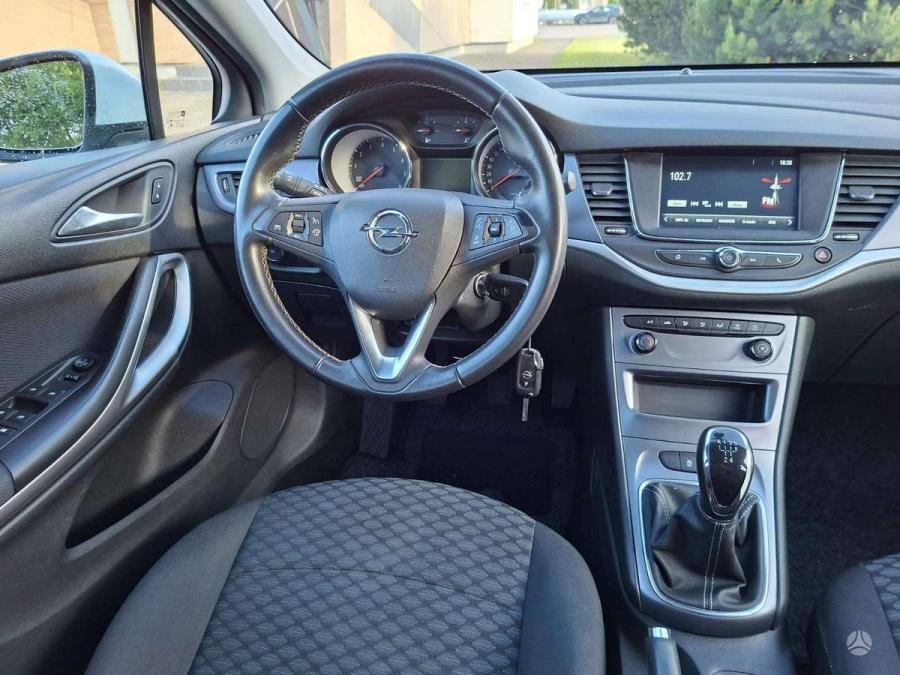 White Opel Astra 2019 in Ukmerge, with an engine capacity of 1.00 L and mileage of 154 thousand km for 5950 €, photo 7 on AUTOMOTO.COM.LV