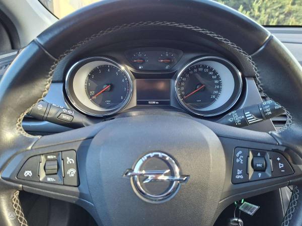White Opel Astra 2019 in Ukmerge, with an engine capacity of 1.00 L and mileage of 154 thousand km for 5950 €, photo 7 on AUTOMOTO.COM.LV