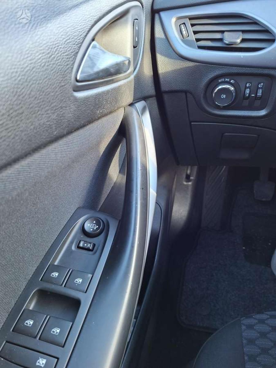 White Opel Astra 2019 in Ukmerge, with an engine capacity of 1.00 L and mileage of 154 thousand km for 5950 €, photo 10 on AUTOMOTO.COM.LV