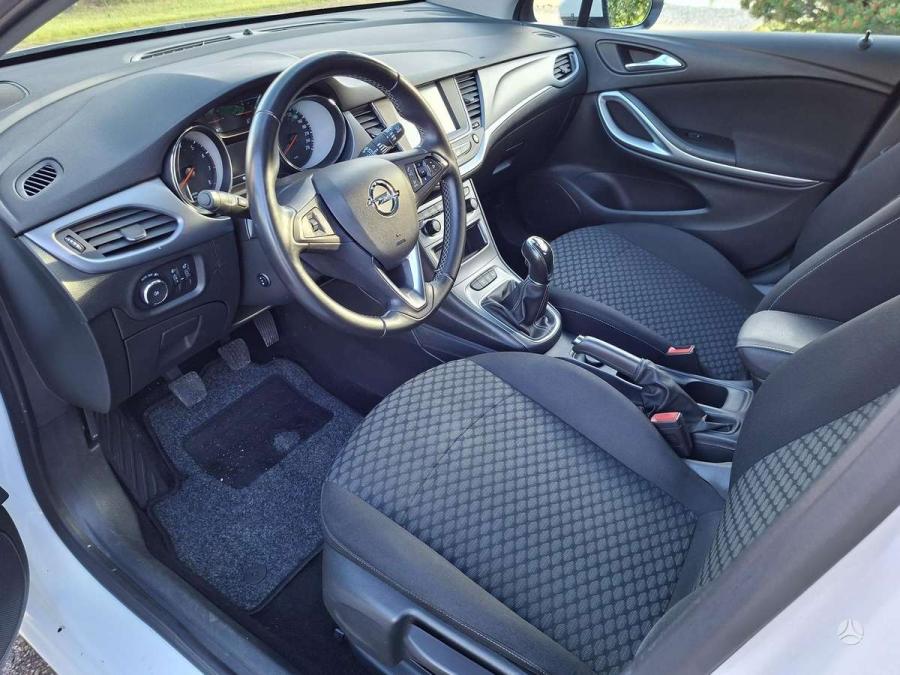 White Opel Astra 2019 in Ukmerge, with an engine capacity of 1.00 L and mileage of 154 thousand km for 5950 €, photo 11 on AUTOMOTO.COM.LV