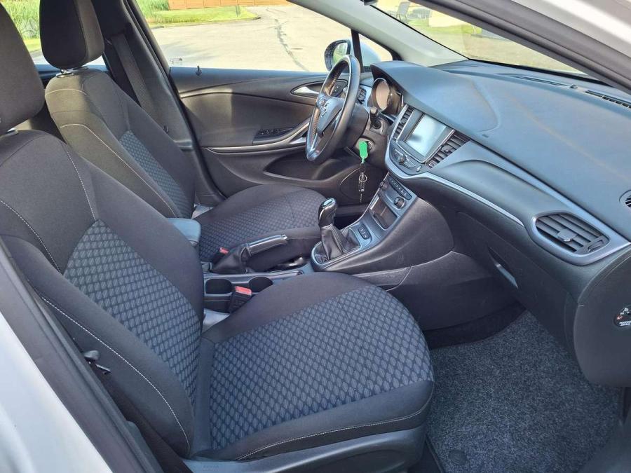 White Opel Astra 2019 in Ukmerge, with an engine capacity of 1.00 L and mileage of 154 thousand km for 5950 €, photo 12 on AUTOMOTO.COM.LV