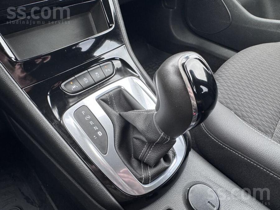 White Opel Astra 2019 in Riga, with an engine capacity of 1.60 L and mileage of 0 thousand km for 6950 €, photo 20 on AUTOMOTO.COM.LV
