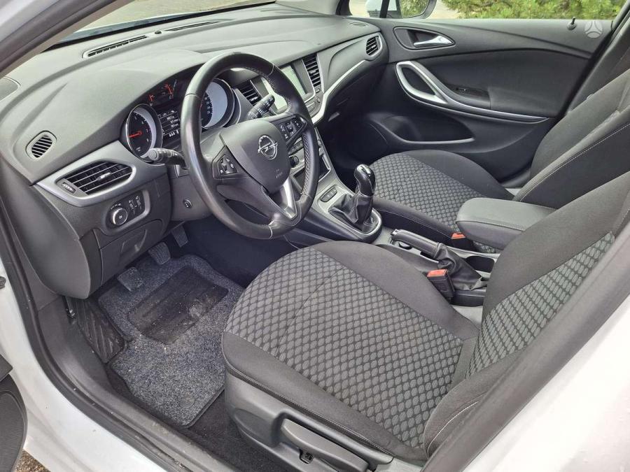White Opel Astra 2019 in Ukmerge, with an engine capacity of 1.00 L and mileage of 154 thousand km for 4950 €, photo 12 on AUTOMOTO.COM.LV