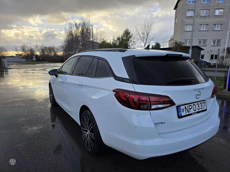 White Opel Astra 2020 in Kretinga, with an engine capacity of 1.50 L and mileage of 165 thousand km for 6800 €, photo 8 on AUTOMOTO.COM.LV