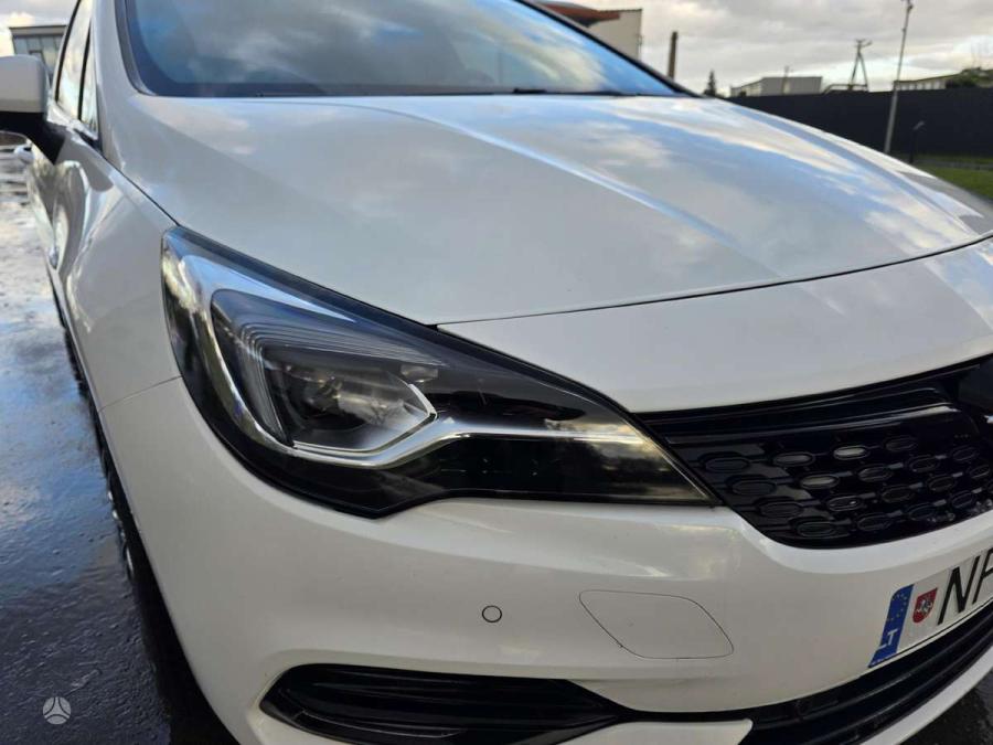 White Opel Astra 2020 in Kretinga, with an engine capacity of 1.50 L and mileage of 162 thousand km for 6900 €, photo 3 on AUTOMOTO.COM.LV