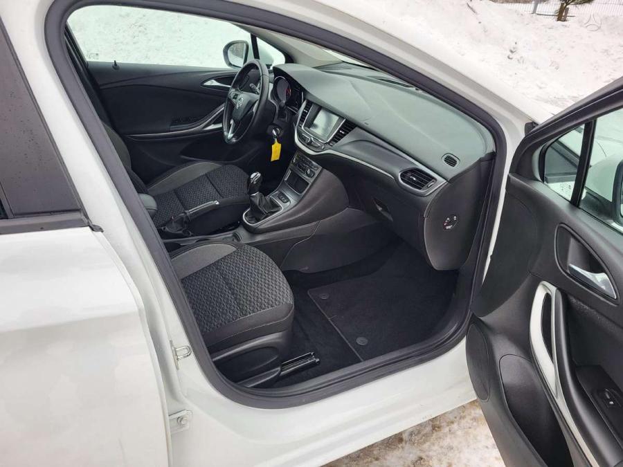 White Opel Astra 2020 in Taurage, with an engine capacity of 1.50 L and mileage of 174 thousand km for 5500 €, photo 11 on AUTOMOTO.COM.LV