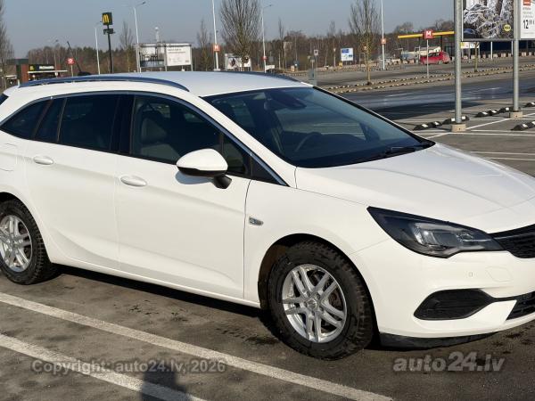 White Opel Astra 2020 in Riga, with an engine capacity of 1.50 L and mileage of 101 thousand km for 9100 €, photo 3 on AUTOMOTO.COM.LV