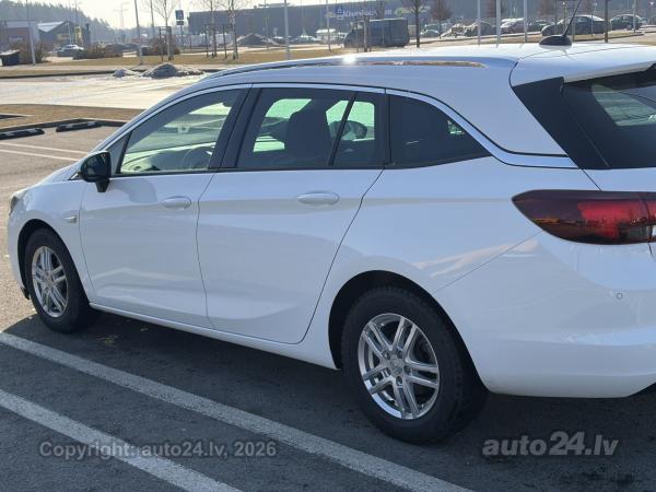 White Opel Astra 2020 in Riga, with an engine capacity of 1.50 L and mileage of 101 thousand km for 9100 €, photo 4 on AUTOMOTO.COM.LV