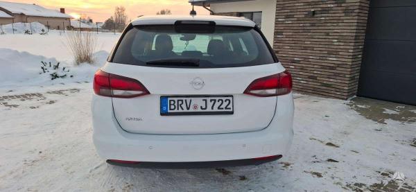 White Opel Astra 2021 in Vilnius, with an engine capacity of 1.50 L and mileage of 172 thousand km for 7700 €, photo 5 on AUTOMOTO.COM.LV