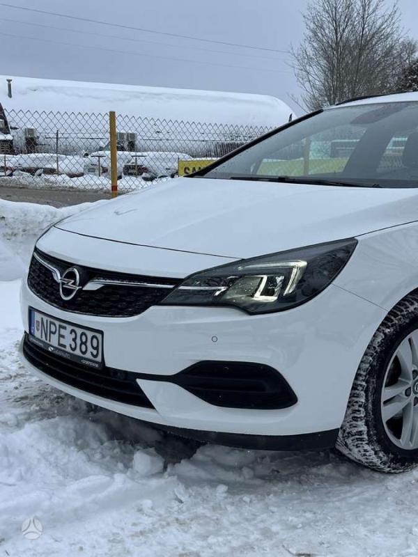 White Opel Astra 2021 in Vilnius, with an engine capacity of 1.50 L and mileage of 117 thousand km for 10000 €, photo 2 on AUTOMOTO.COM.LV