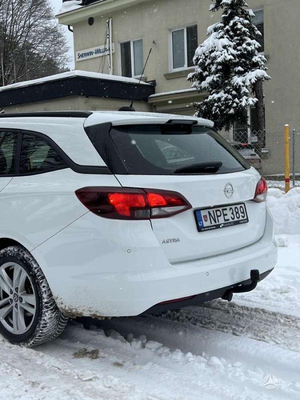 White Opel Astra 2021 in Vilnius, with an engine capacity of 1.50 L and mileage of 117 thousand km for 10000 €, photo 4 on AUTOMOTO.COM.LV