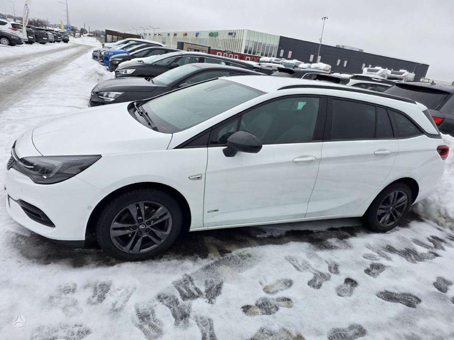 White Opel Astra 2021 in Vilnius, with an engine capacity of 1.20 L and mileage of 164 thousand km for 7900 €, photo 3 on AUTOMOTO.COM.LV