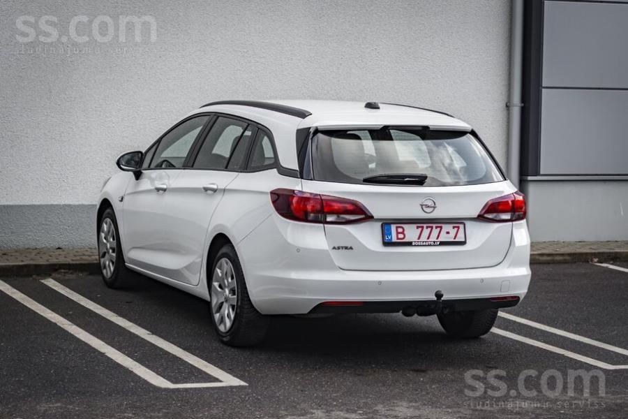 White Opel Astra 2021 in Riga, with an engine capacity of 1.50 L and mileage of 151 thousand km for 9450 €, photo 7 on AUTOMOTO.COM.LV