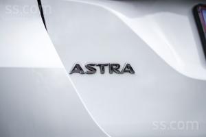 White Opel Astra 2021 in Riga, with an engine capacity of 1.50 L and mileage of 151 thousand km for 9450 €, photo 8 on AUTOMOTO.COM.LV