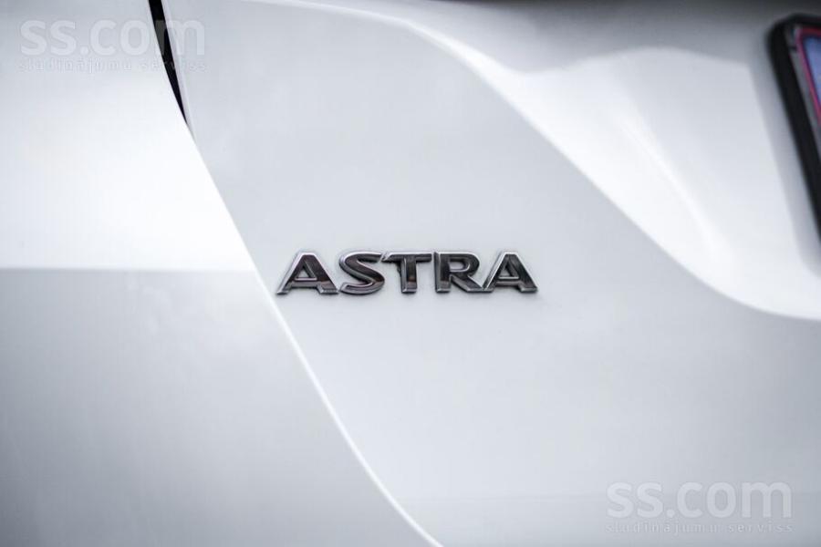White Opel Astra 2021 in Riga, with an engine capacity of 1.50 L and mileage of 151 thousand km for 9450 €, photo 8 on AUTOMOTO.COM.LV