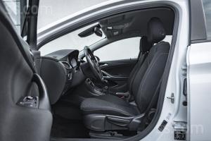 White Opel Astra 2021 in Riga, with an engine capacity of 1.50 L and mileage of 151 thousand km for 9450 €, photo 9 on AUTOMOTO.COM.LV