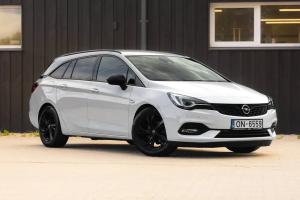 White Opel Astra 2021 in Jelgava, with an engine capacity of 1.40 L and mileage of 156 thousand km for 10900 €, photo 3 on AUTOMOTO.COM.LV