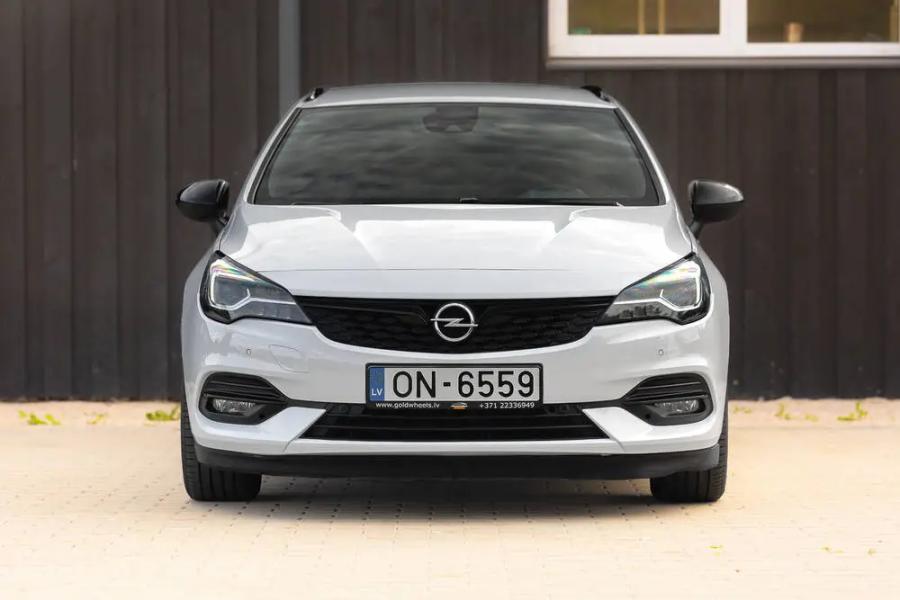 White Opel Astra 2021 in Jelgava, with an engine capacity of 1.40 L and mileage of 156 thousand km for 10900 €, photo 4 on AUTOMOTO.COM.LV