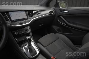 White Opel Astra 2021 in Jelgava, with an engine capacity of 1.40 L and mileage of 156 thousand km for 10900 €, photo 12 on AUTOMOTO.COM.LV