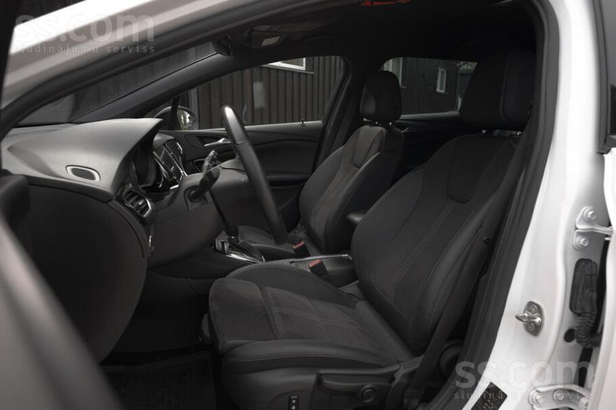White Opel Astra 2021 in Jelgava, with an engine capacity of 1.40 L and mileage of 156 thousand km for 10900 €, photo 16 on AUTOMOTO.COM.LV