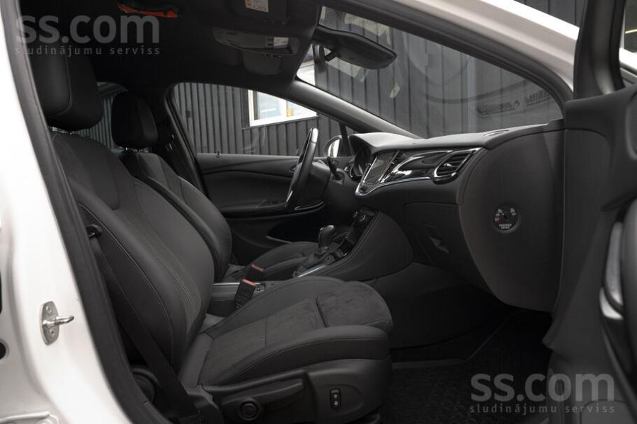 White Opel Astra 2021 in Jelgava, with an engine capacity of 1.40 L and mileage of 156 thousand km for 10900 €, photo 17 on AUTOMOTO.COM.LV