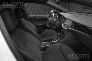 White Opel Astra 2021 in Jelgava, with an engine capacity of 1.40 L and mileage of 156 thousand km for 10900 €, photo 18 on AUTOMOTO.COM.LV