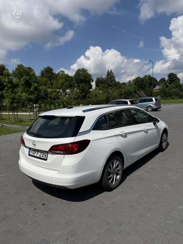 White Opel Astra 2021 in Kaunas, with an engine capacity of 1.50 L and mileage of 225 thousand km for 3499 €, photo 6 on AUTOMOTO.COM.LV