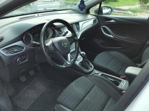 White Opel Astra 2021 in Kaunas, with an engine capacity of 1.50 L and mileage of 145 thousand km for 3900 €, photo 9 on AUTOMOTO.COM.LV