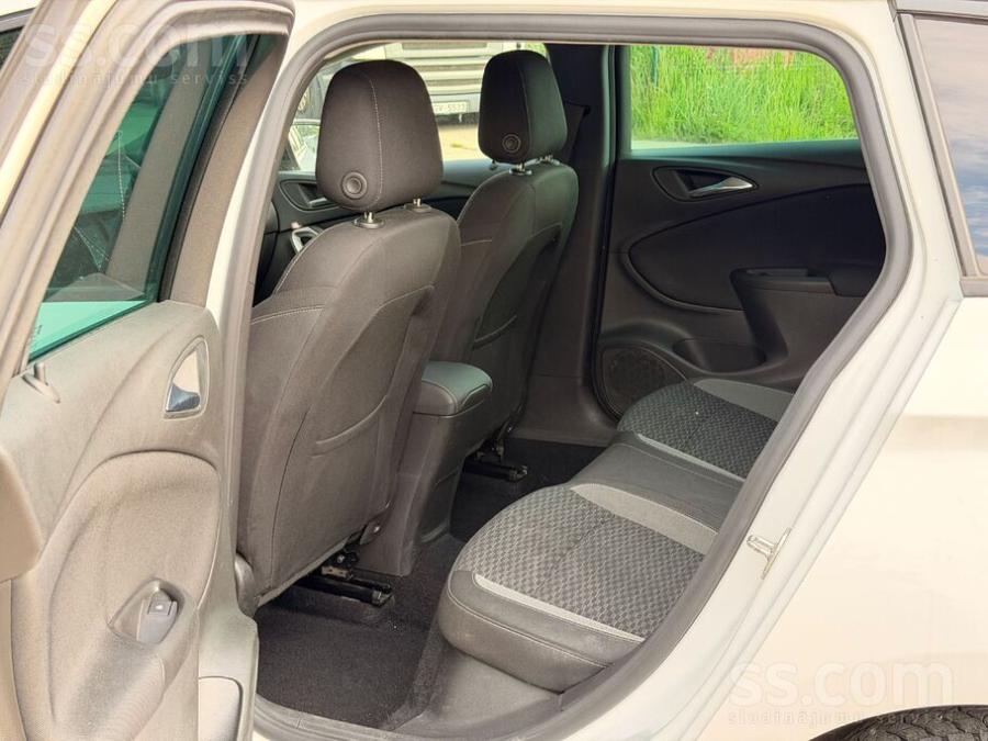 White Opel Astra 2021 in Riga, with an engine capacity of 1.60 L and mileage of 181 thousand km for 6950 €, photo 10 on AUTOMOTO.COM.LV