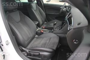 White Opel Astra 2021 in Tukums, with an engine capacity of 1.50 L and mileage of 144 thousand km for 9450 €, photo 12 on AUTOMOTO.COM.LV