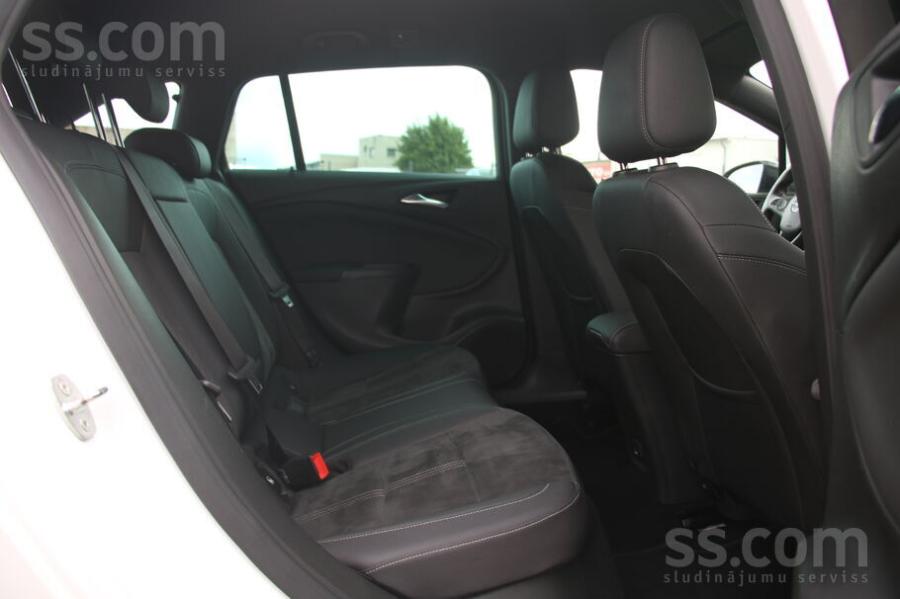 White Opel Astra 2021 in Tukums, with an engine capacity of 1.50 L and mileage of 144 thousand km for 9450 €, photo 13 on AUTOMOTO.COM.LV