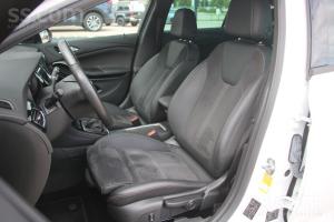 White Opel Astra 2021 in Tukums, with an engine capacity of 1.50 L and mileage of 144 thousand km for 9450 €, photo 14 on AUTOMOTO.COM.LV