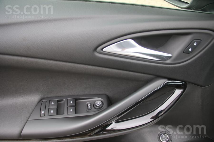 White Opel Astra 2021 in Tukums, with an engine capacity of 1.50 L and mileage of 144 thousand km for 9450 €, photo 28 on AUTOMOTO.COM.LV