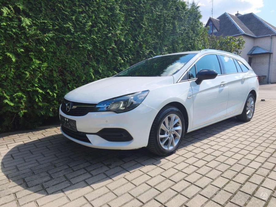White Opel Astra 2022 in Kalvarija, with an engine capacity of 1.34 L and mileage of 101 thousand km for 11556 €, photo 1 on AUTOMOTO.COM.LV