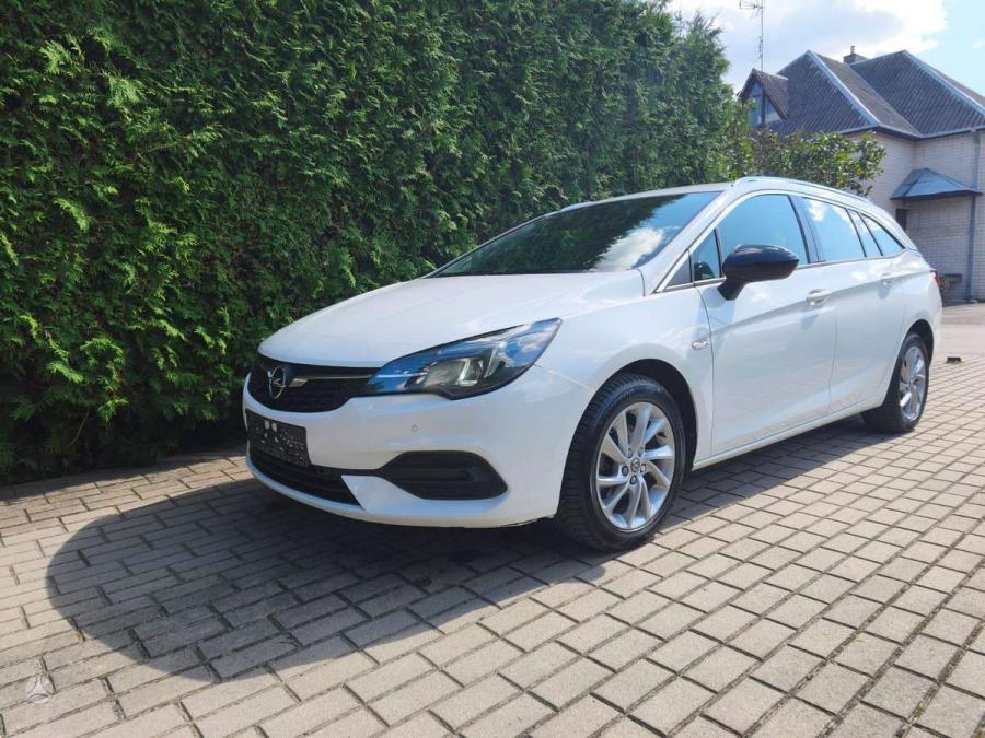 White Opel Astra 2022 in Kalvarija, with an engine capacity of 1.34 L and mileage of 101 thousand km for 11556 €, photo 3 on AUTOMOTO.COM.LV