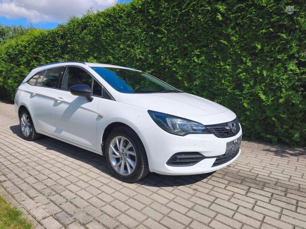 White Opel Astra 2022 in Kalvarija, with an engine capacity of 1.34 L and mileage of 101 thousand km for 11556 €, photo 4 on AUTOMOTO.COM.LV