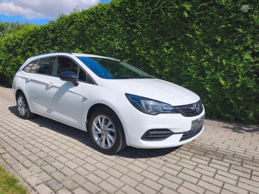 White Opel Astra 2022 in Kalvarija, with an engine capacity of 1.34 L and mileage of 101 thousand km for 11556 €, photo 4 on AUTOMOTO.COM.LV