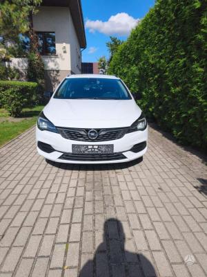 White Opel Astra 2022 in Kalvarija, with an engine capacity of 1.34 L and mileage of 101 thousand km for 11556 €, photo 7 on AUTOMOTO.COM.LV